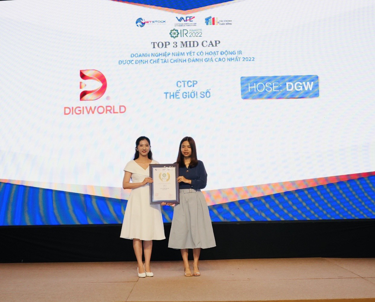 IR AWARDS 2022: DIGIWORLD JOINS THE MID CAP RACE WITH DOUBLE PRIZES