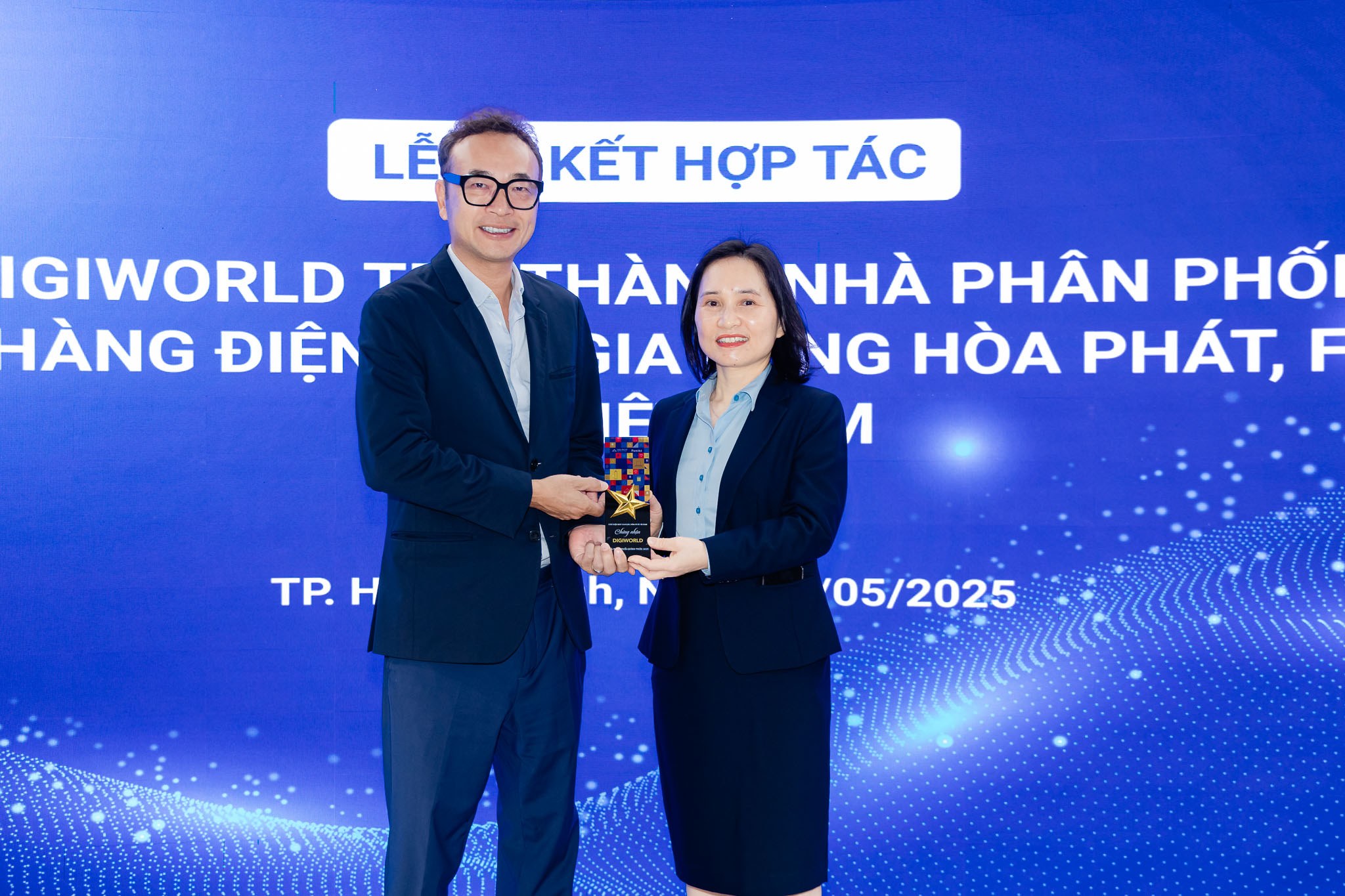 DIGIWORLD OFFICIALLY BECOMES THE NATIONAL DISTRIBUTOR FOR HOA PHAT ...